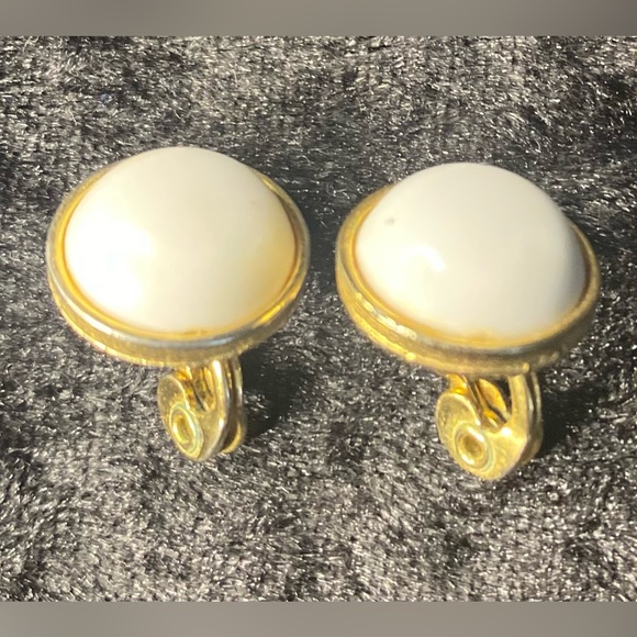 Monet | Jewelry | Vintage Monet Circle Round Earring Golden White Tone ...